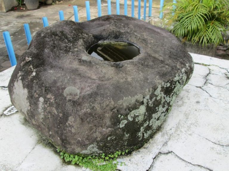 28 Gambar Candi dan Prasasti Peninggalan Kerajaan Mataram Kuno